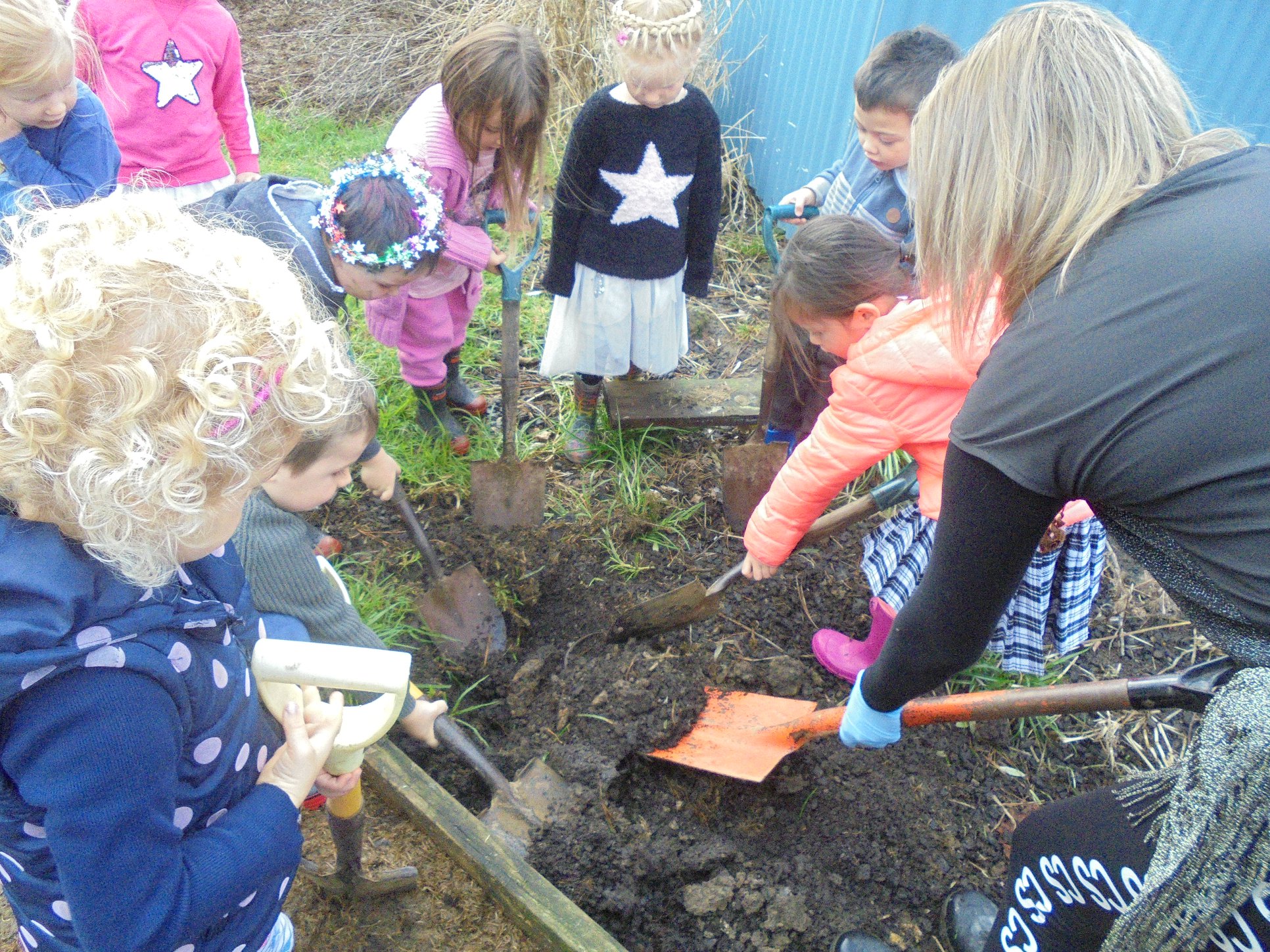 Enviroschools | Kaitiakitanga – Tamariki explore pest control with ...